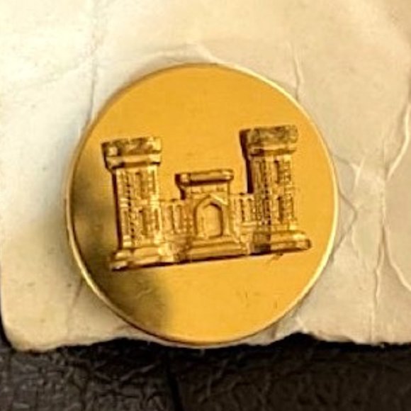 Other | Rare Vintage Us Army Wwii Era Engineer Castle V Screw Back ...